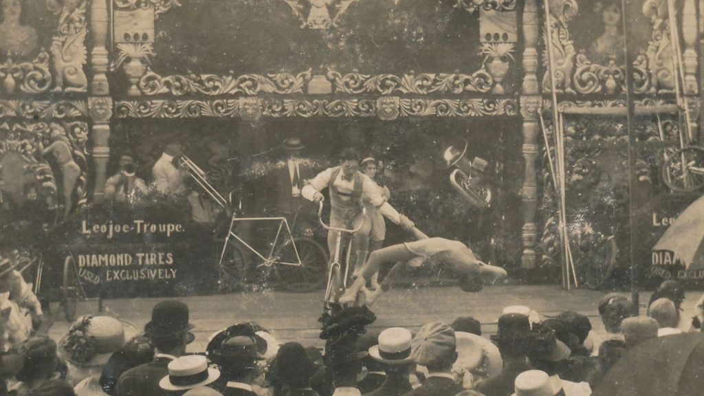 Collections and Archives - École nationale de cirque